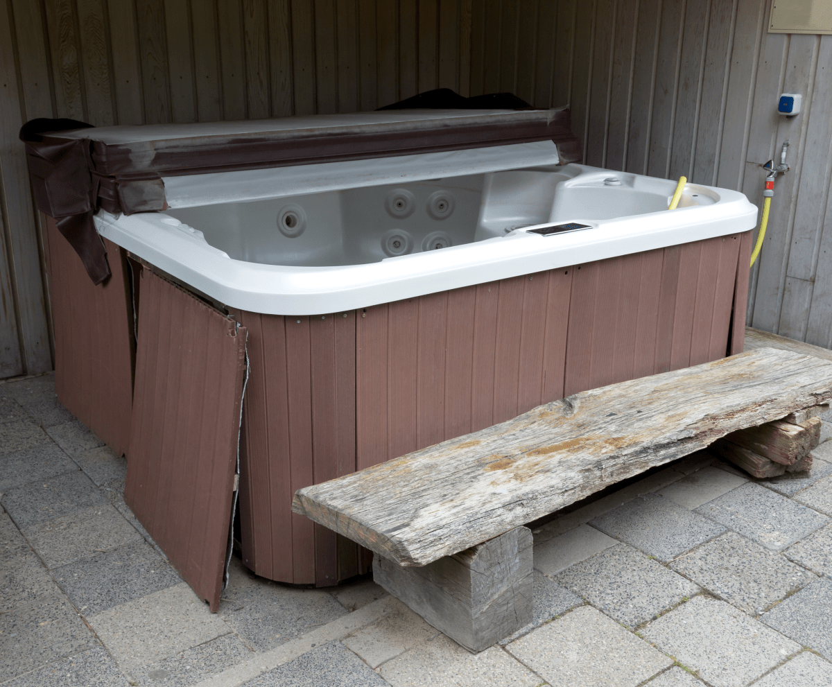 The Ultimate Guide to Hot Tub Removal: What to Expect – Tidal Junk ...